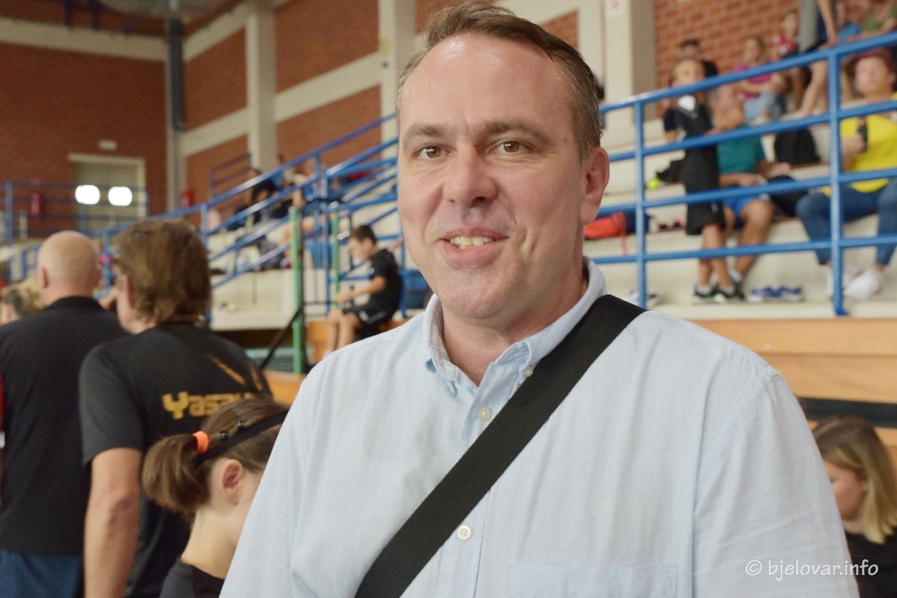 Na ovogodišnjem 13. kupu stolnog tenisa u Bjelovaru okupio se veliki ...